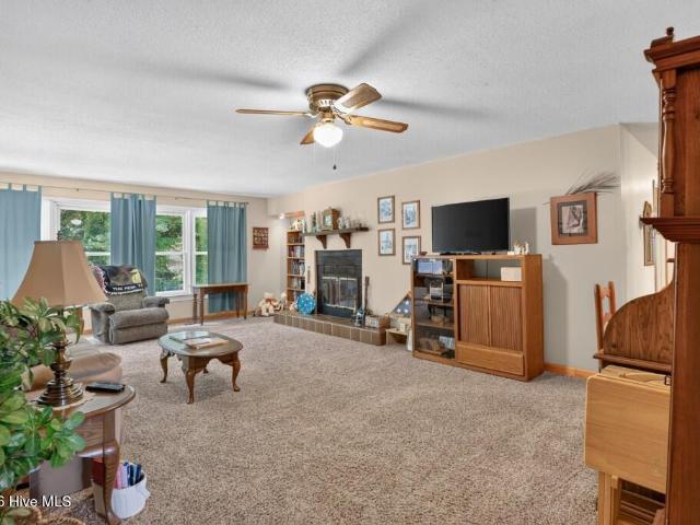 3 Dobbs Circle