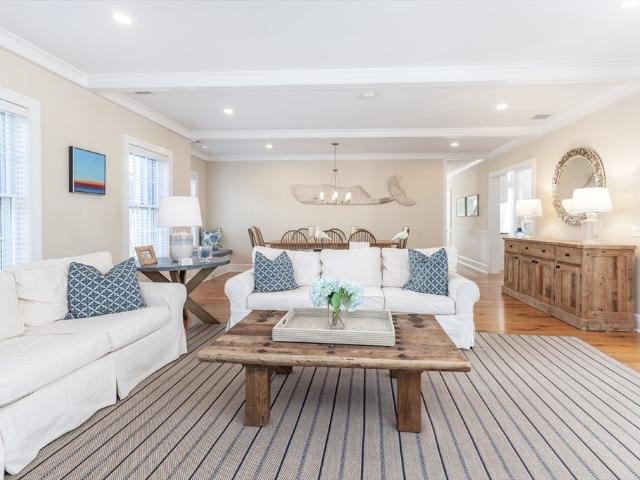 3 Dolphin Ct