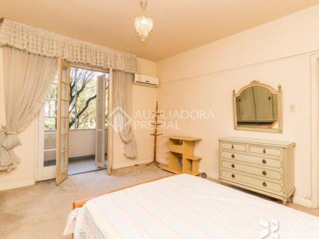 3 dorm com vaga em frente a Santa Casa