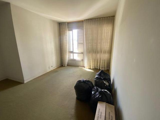 3 dormitório sendo 1 suite, vaga de garagem, bairro Menino Deus