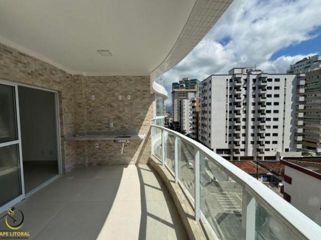 3 dormitórios e 3 suítes, terraço, 2 vagas 200m da praia Guilhermina PG