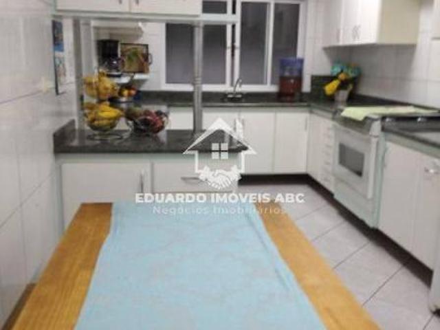3 dormitórios. 1 suíte. 2 banheiros. 2 vagas na garagem. Varanda. Vila Pires Santo André