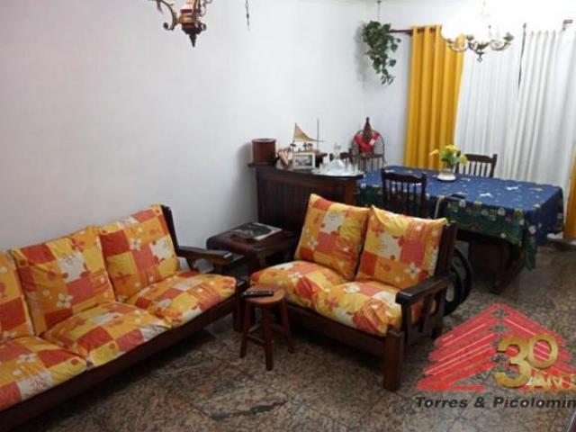 3 dormitórios, 1 suíte, banheiro social, 1 lavabo, sala 2 ambientes, lavanderia coberta, quintal no