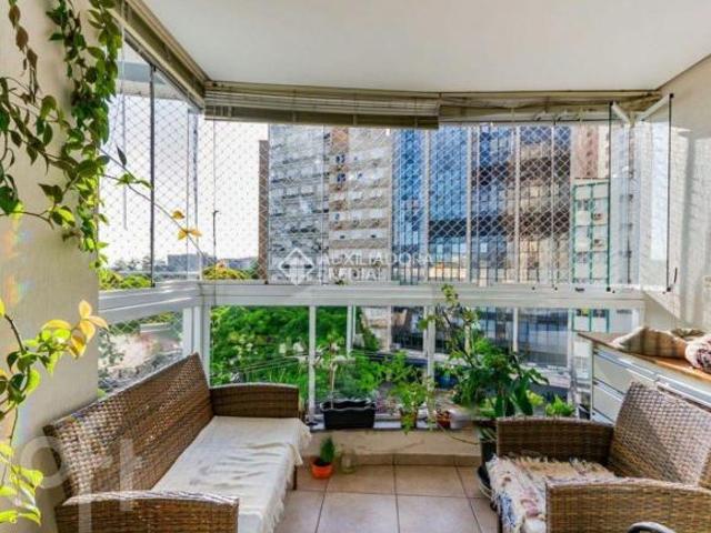 3 dormitórios, 1 suite, sacada e 2 vagas de garagens