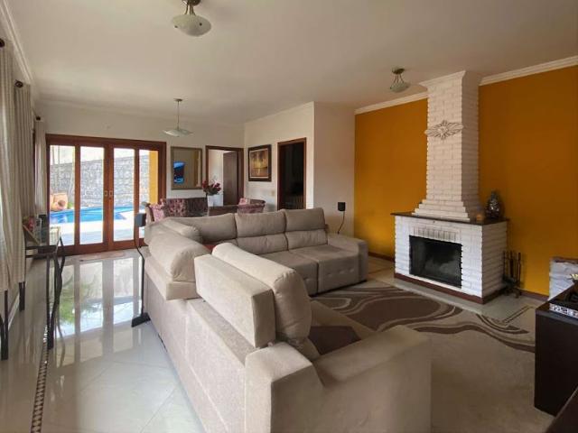 3 dorms / 1 suíte. Ótima casa, lareira, piscina e espaço gourmet!.