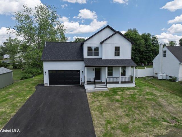 3 Dorchester Dr, Stillwater, NY 12170