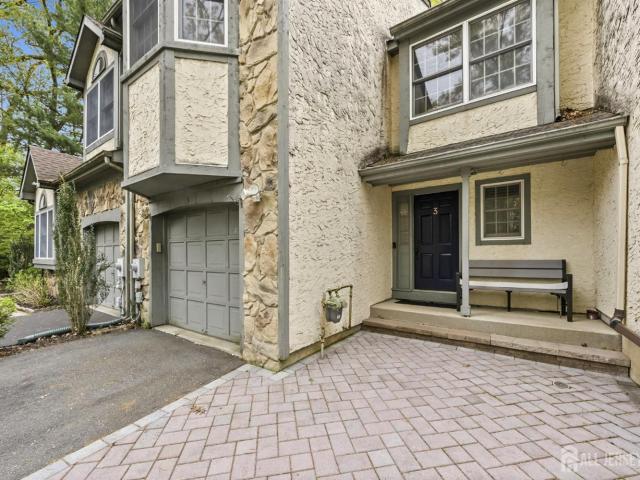 3 Dorchester Drive