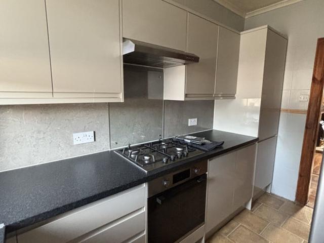 3 Double bedroom to rent in Craigmiller