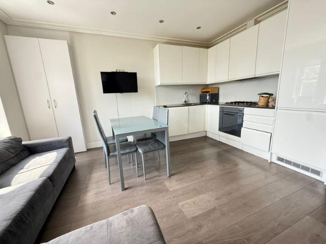 3 double bedroom 2 bathroom apartment