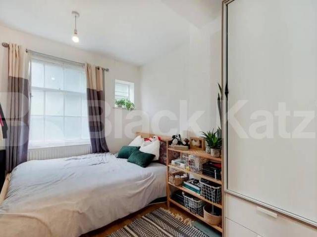 3 double bedroom 2 bathroom property in prime Camden location