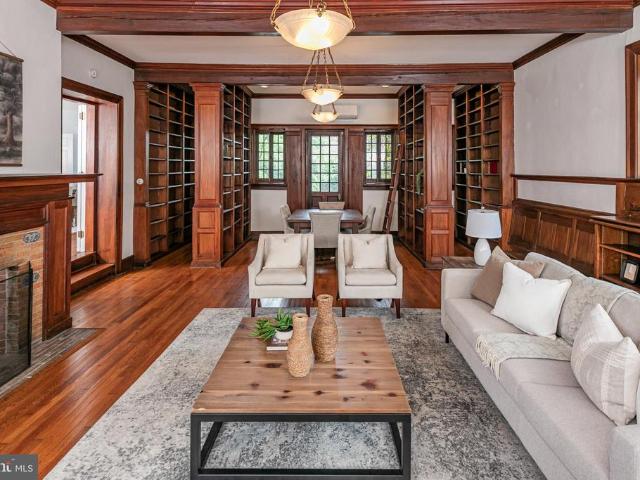 3 Evelyn Place