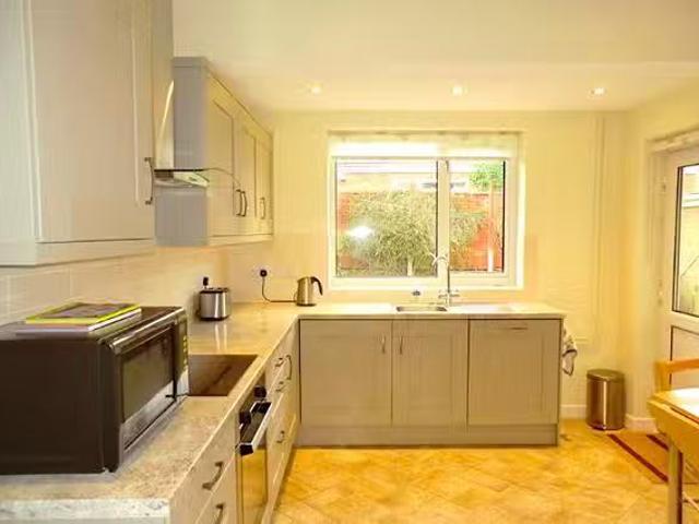 3 Evesham Walk, Cannon Park room3
