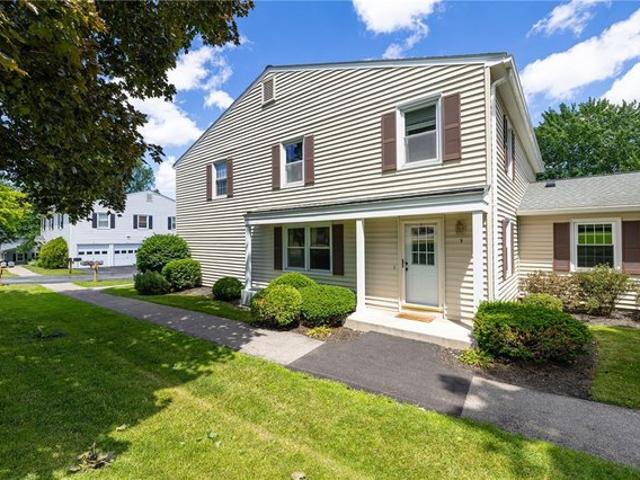 3 Eagle Ln, Fairport, NY 14450