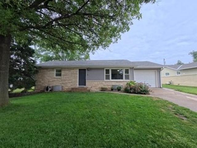 3 Eastridge Dr, York, NE 68467