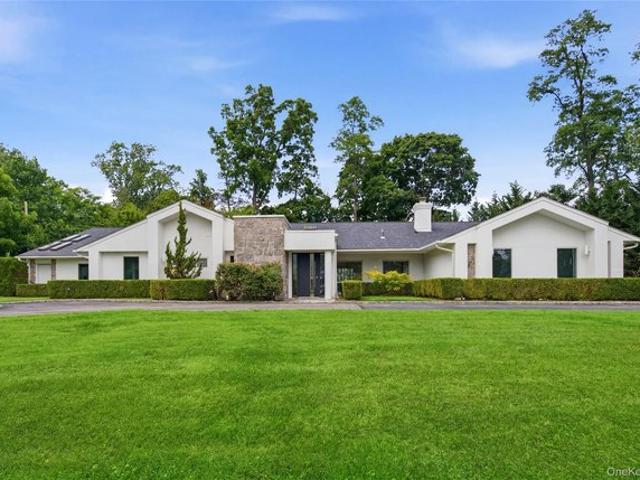 3 Engineers Rd, Roslyn Harbor, NY 11576