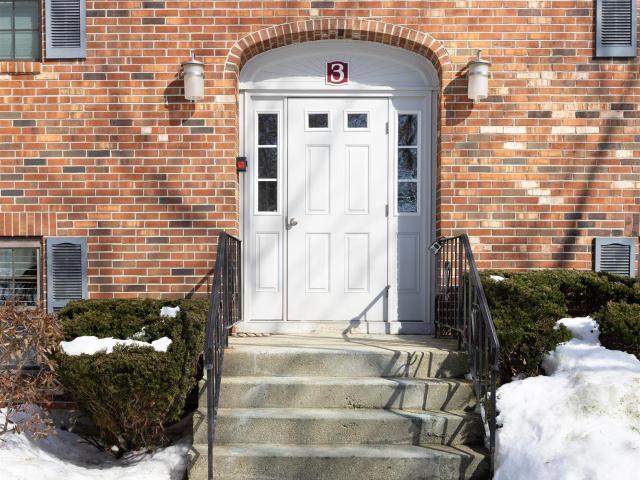 3 Fairfax Ave, Unit 243, Derry, NH 03038 | MLS #5078 | Compass