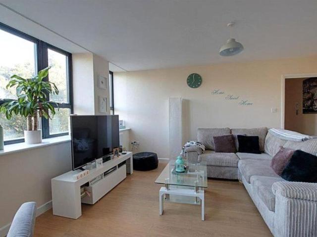 3 Fletcher Street, London, E1 2 bed apartment to rent £2,900 pcm £669 pw