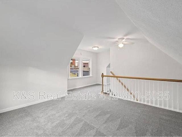 3 Floor House with Yard