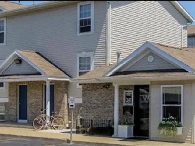 3 floor townhouse Allendale mi