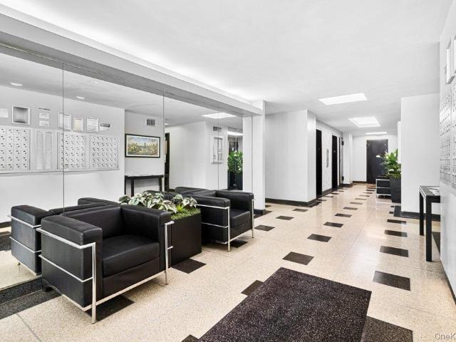 3 Fordham Hill Oval 7B