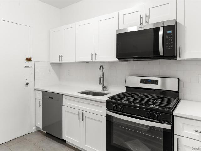 3 Fordham Hill Ovl, Unit 1G