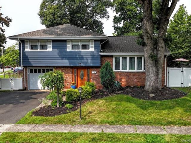 3 Forest Knoll Dr, Suffern, NY 10901