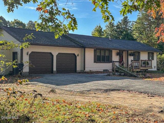 3 Fox Farm Rd, Queensbury, NY 12804