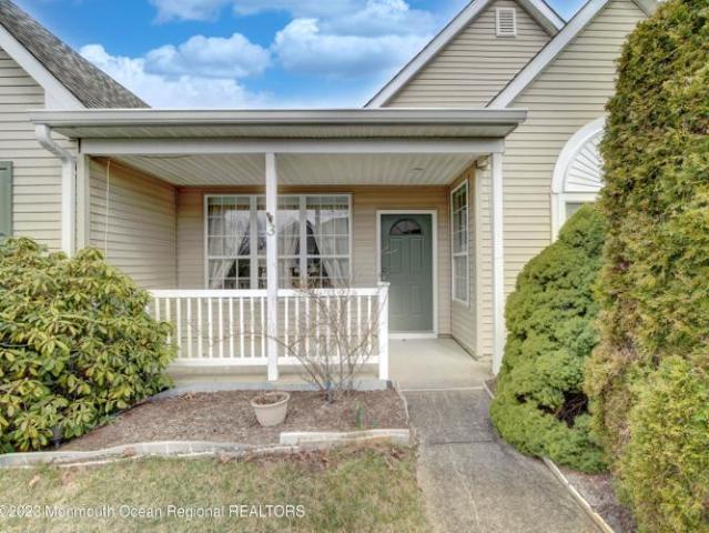 3 Foxwood Rd, Lakewood, NJ 08701