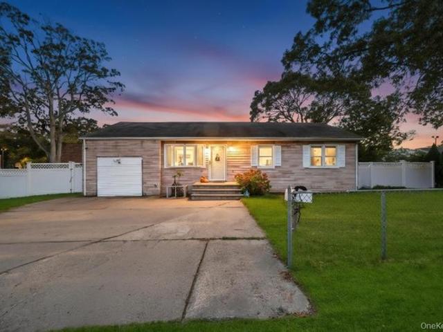 3 Francisco Ave, Central Islip, NY 11722