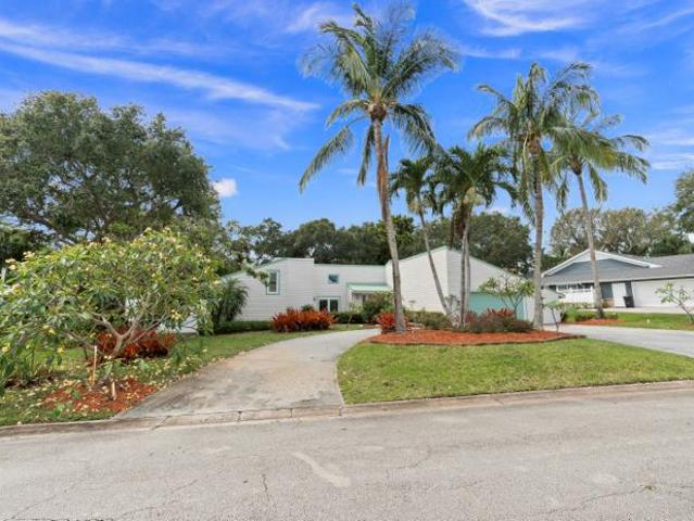 3 Gumbo Limbo Way, Sewalls Point, FL 34996
