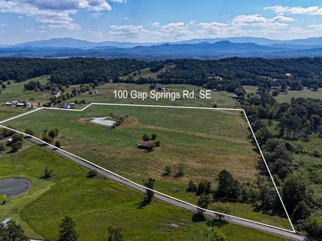 3 Gap Springs Rd SE, Old Fort, TN 37362