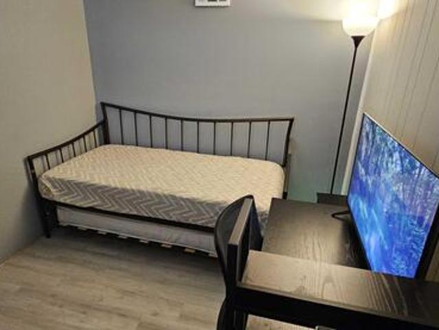 3 Gig WiFi, TV, Mini Fridge & Workspace, Private Entrances, Individual Temperature Control
