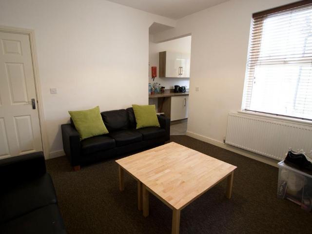 3 Grimsby Terrace, City Centre. 5 bed house to rent £3,358 pcm £775 pw
