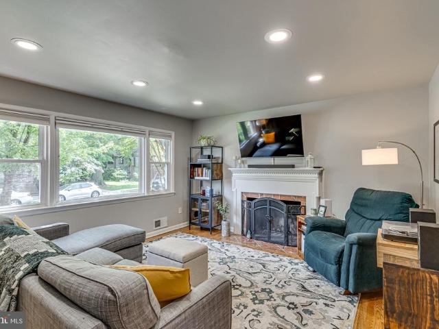 3 Groves Avenue