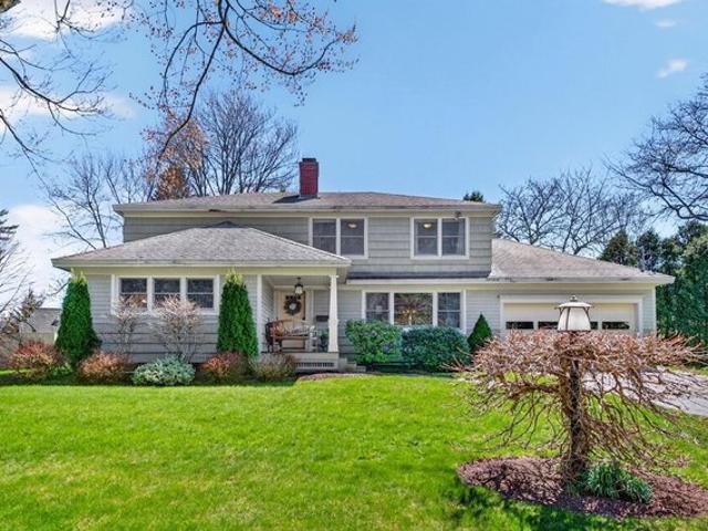 3 Hammond Rd, Falmouth, ME 04105
