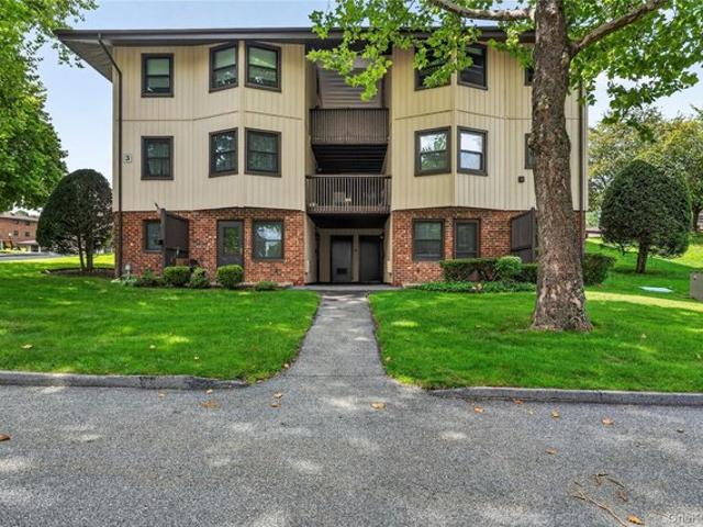 3 Hampton Ct Apt B, Yorktown Heights, NY 10598