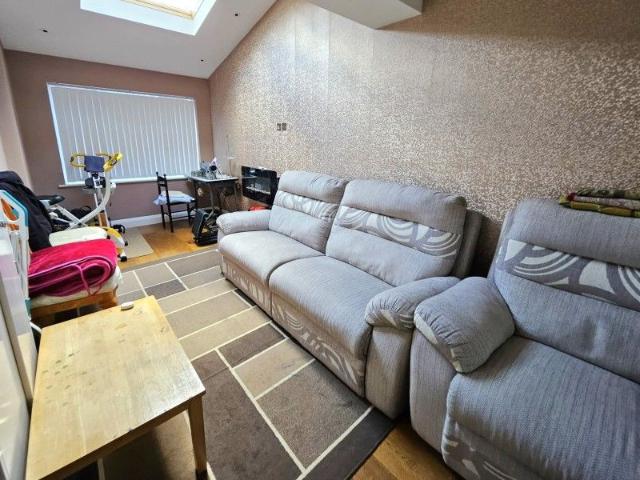 3 Hartland Close, Addlestone 4 bedrooms Property for lettings Seymours