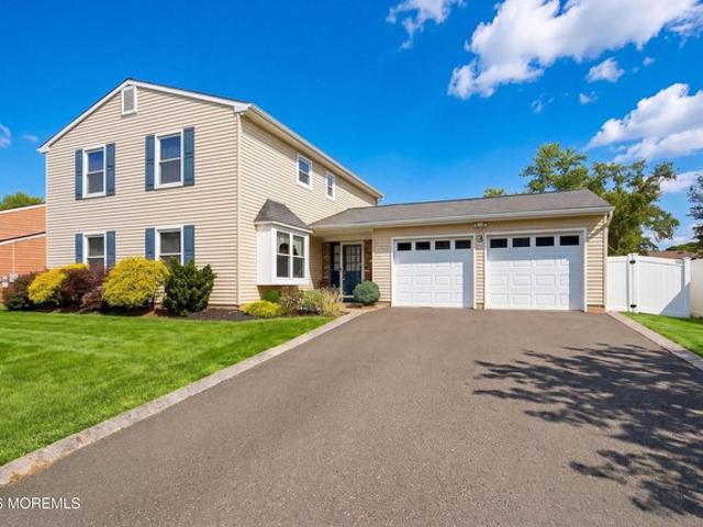 3 Hearth Ct, Howell, NJ 07731