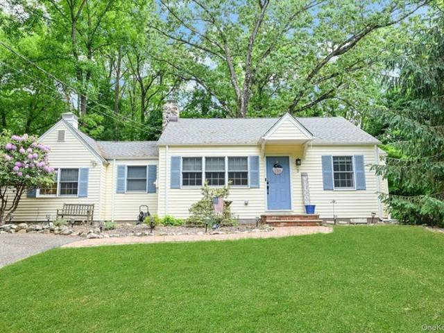 3 Hemion Way, Airmont, NY 10901