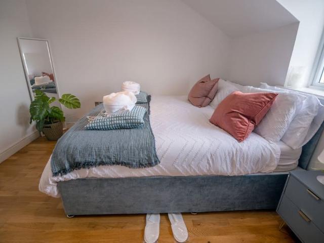 3 Hermitage Close, London