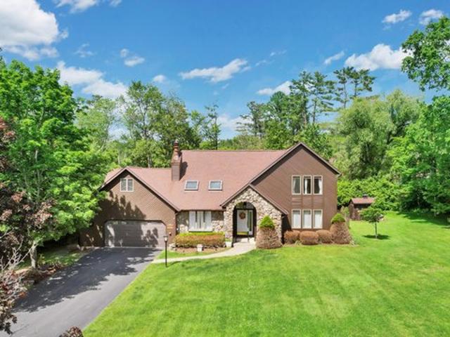 3 Hickory Ln, Averill Park, NY 12018