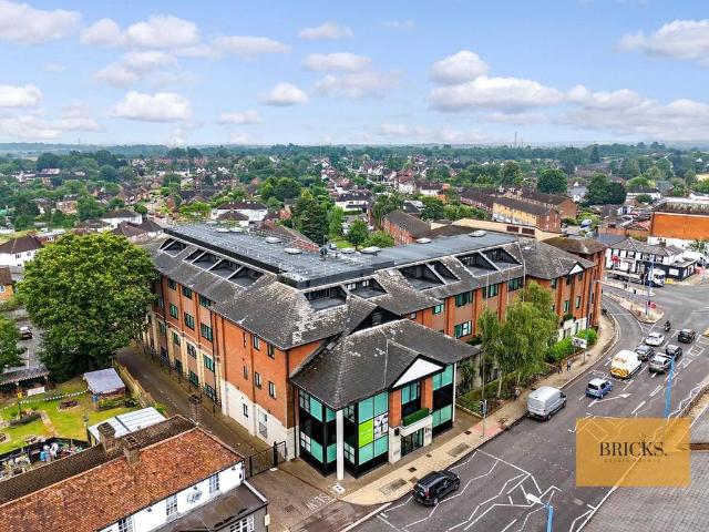 3 High Street, Potters Bar EN6 2 bed apartment to rent £1,615 pcm £373 pw