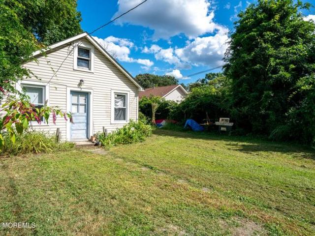 3 Highland Ave, Island Heights, NJ 08732