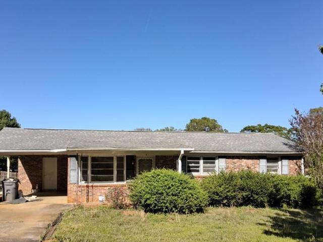 3 Hollywood Dr, Greenville, SC 29611