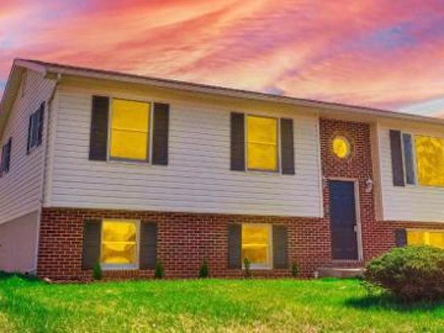 3 Horney Ct, Essex, MD 21221