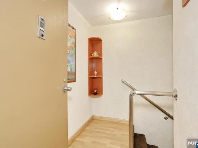 3 Horizon Road # 618