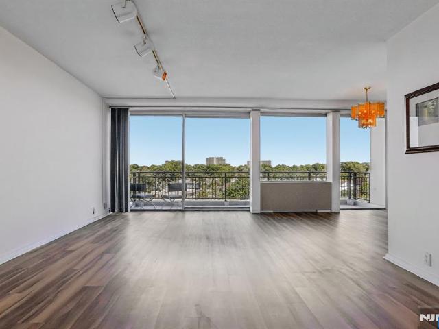 3 Horizon Road # 1021