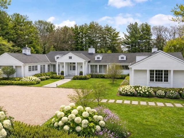 3 Horseshoe Rd, Old Westbury, NY 11568