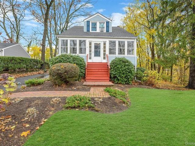 3 Jarvis Ct, Huntington, NY 11743
