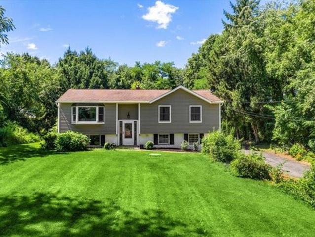 3 Jaycox Ln, Hopewell Junction, NY 12533
